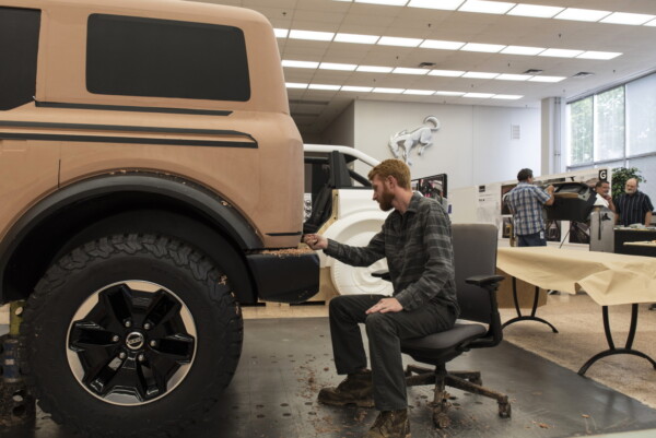 FORD BRONCO, DESIGNED FOR ADVENTURE - Auto&Design