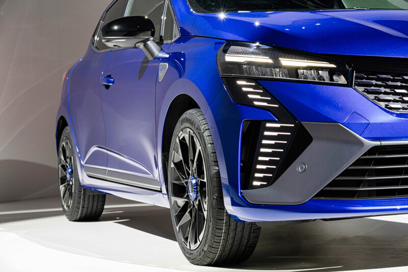 RENAULT CLIO, UN PASSO NELLA NUOVA ERA - Auto&Design